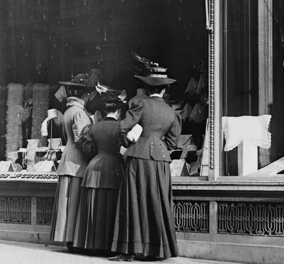 Windows, Shopping, and Christmas Past, NYC – The American Past: NYC in ...